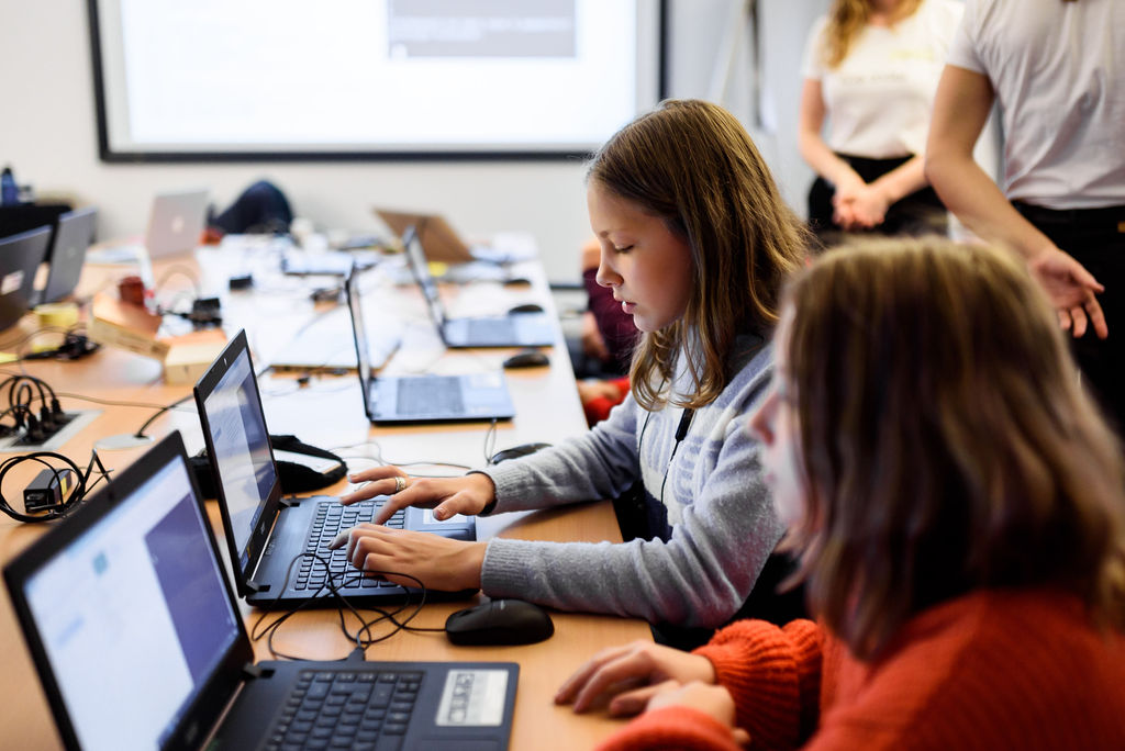 she.codes by TEC - she.codes